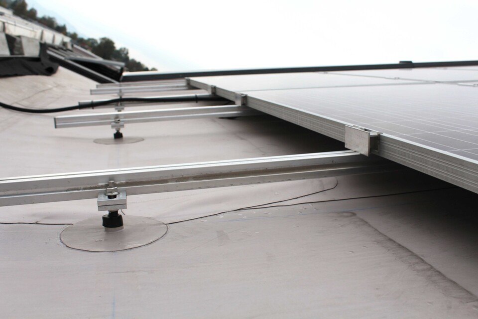 Vom Flachdach zum Photovoltaikdach | Handwerk+Bau